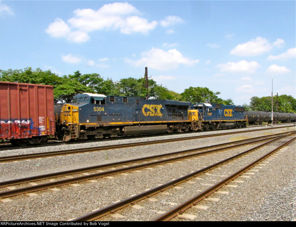 CSX 5304 and 8705